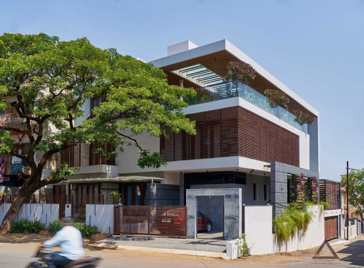 Aluminium Louver Gate: Airy Protection | SG-Aluminium