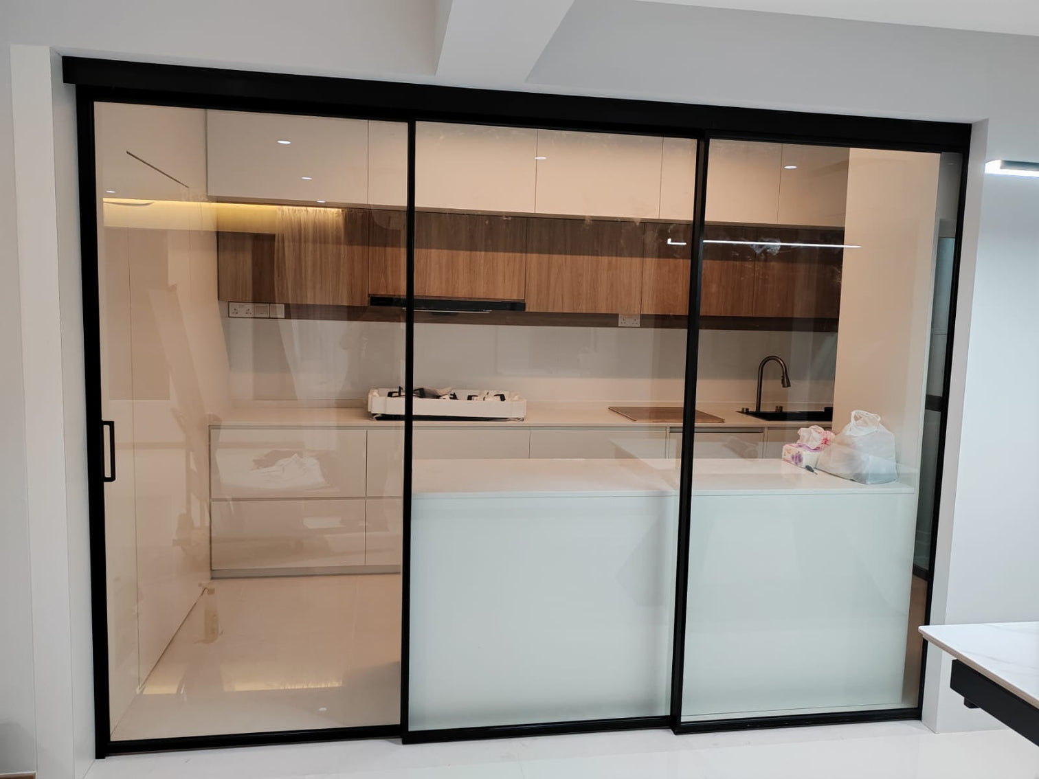 Synchronized Sliding Doors for HDB | SG-Aluminium
